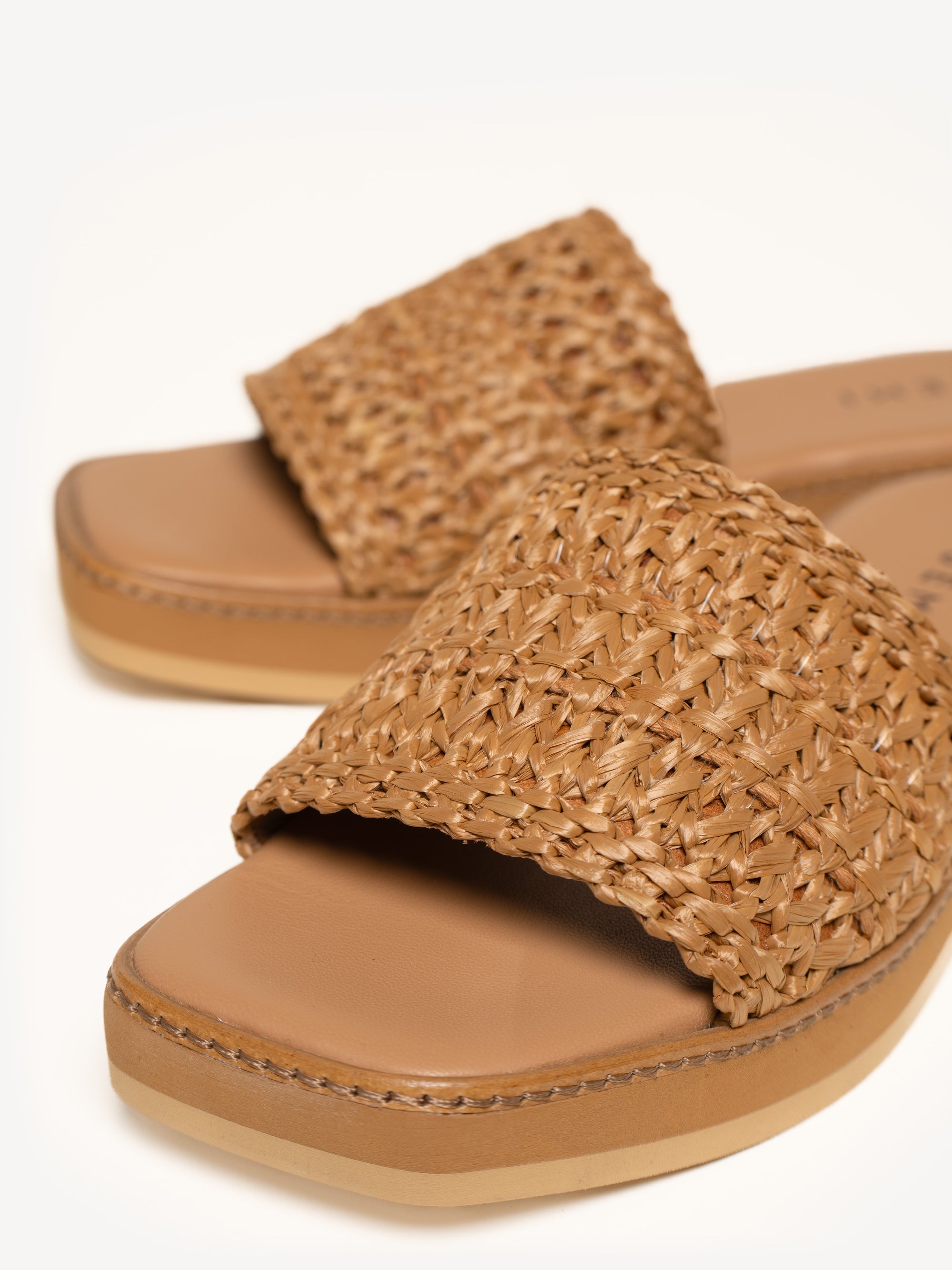 The Renata - Light Tan - Raffia - M.Gemi